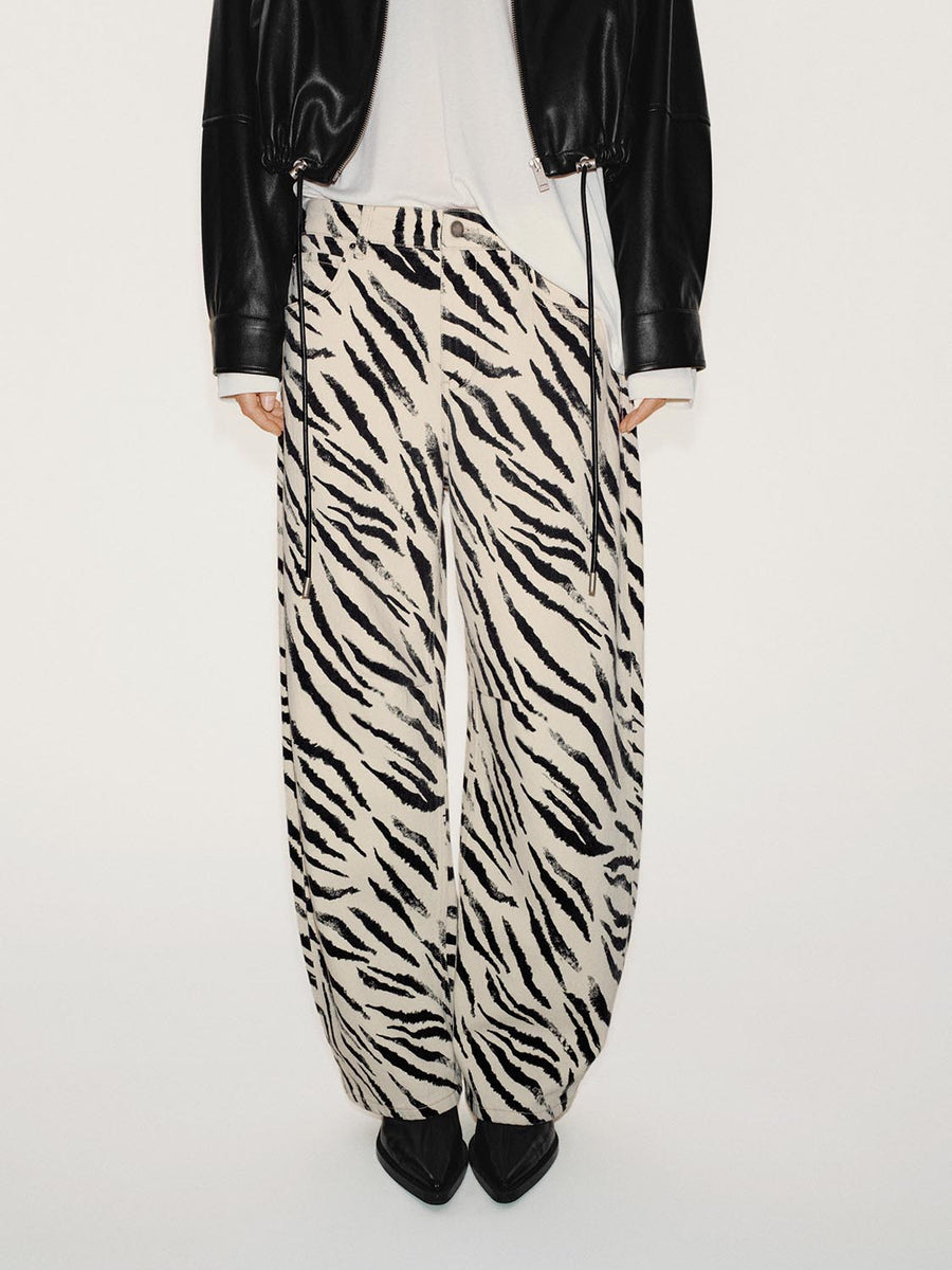 Zebra Print Barrel Leg Jeans – URBAN REVIVO Thailand