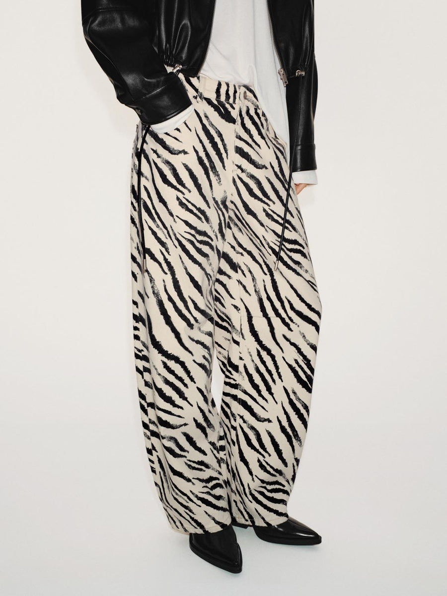 Zebra Print Barrel Leg Jeans – URBAN REVIVO Thailand